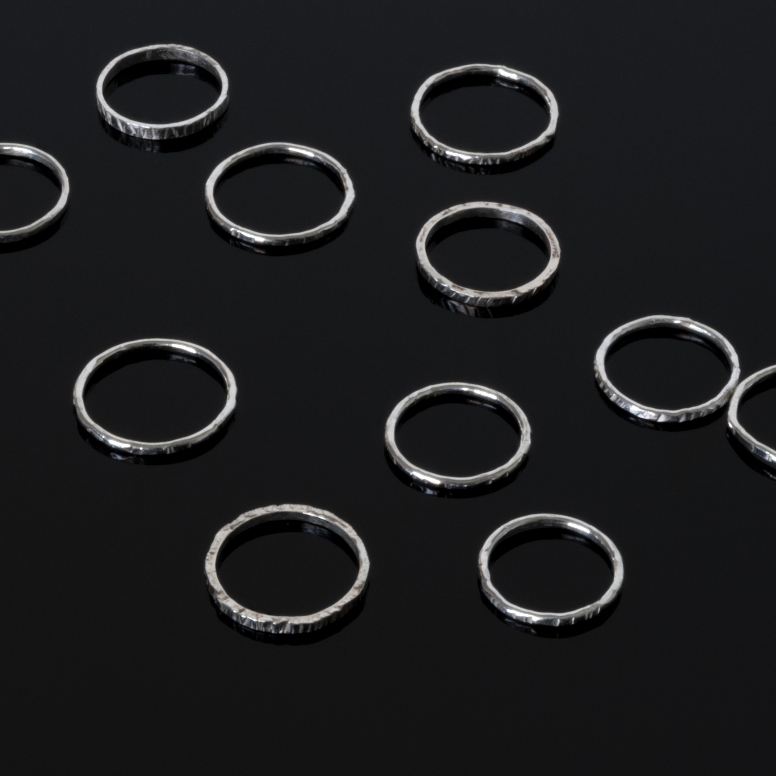 BASIC Ring - Hammered - Silver - Daen Juweelontwerp